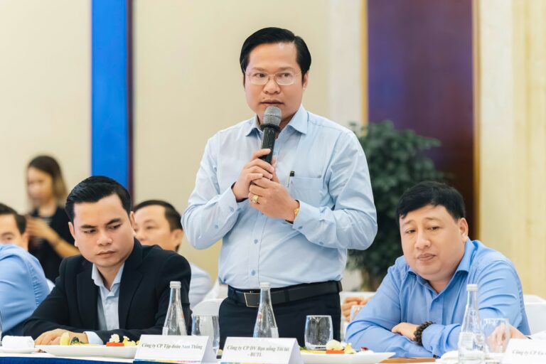 Vì sao nhiều doanh nghiệp vận tải sẵn sàng đền cọc mua xe xăng, sớm ...